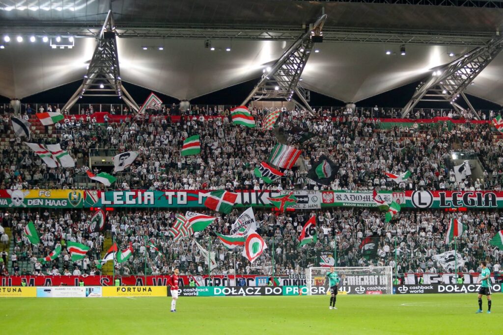 Kibice Chelsea olewają Legię! - KanalSportowy.pl